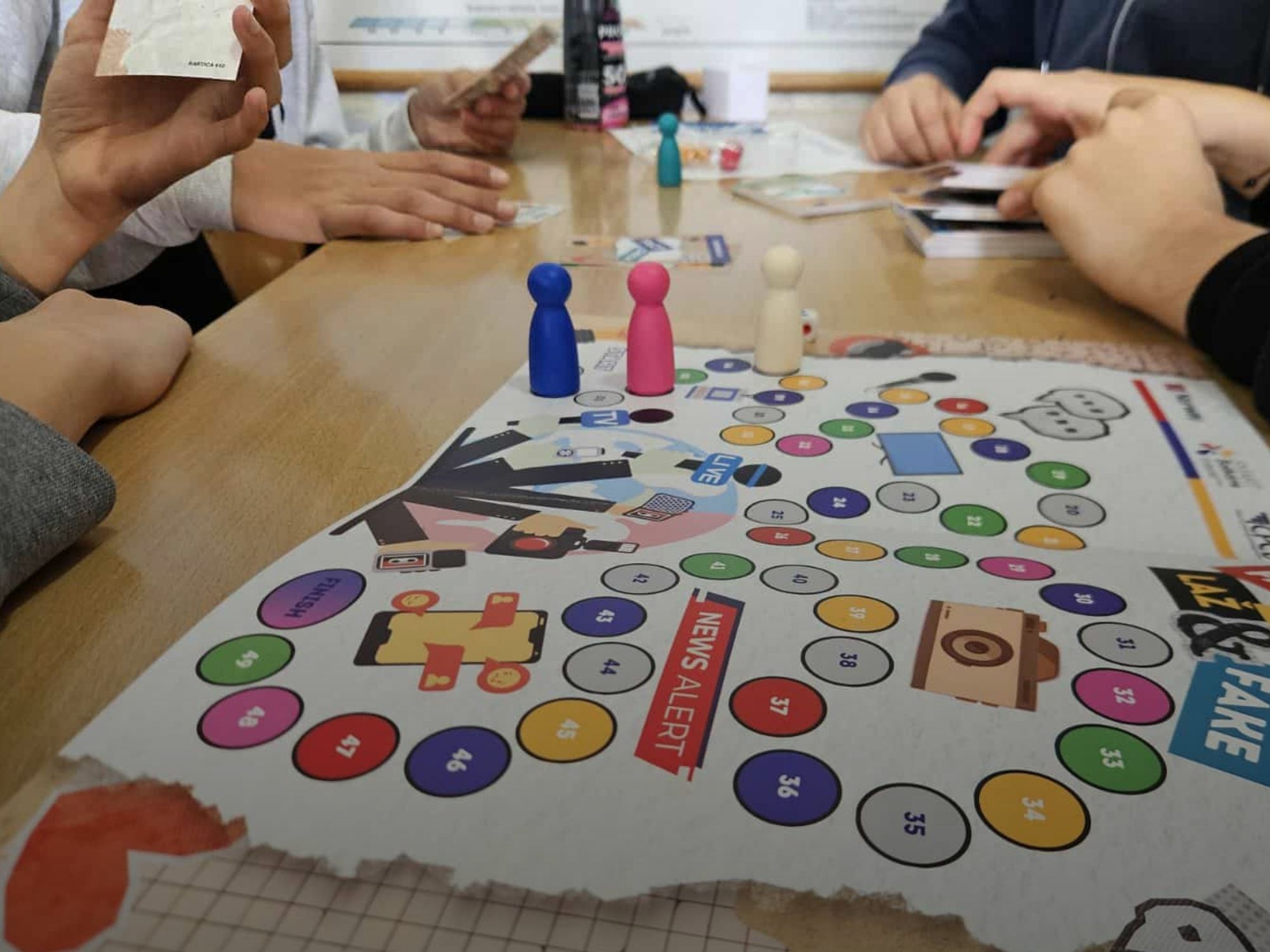 FACTS OR FAKE: Mladi u Brčkom o medijskoj pismenosti uče kroz igru